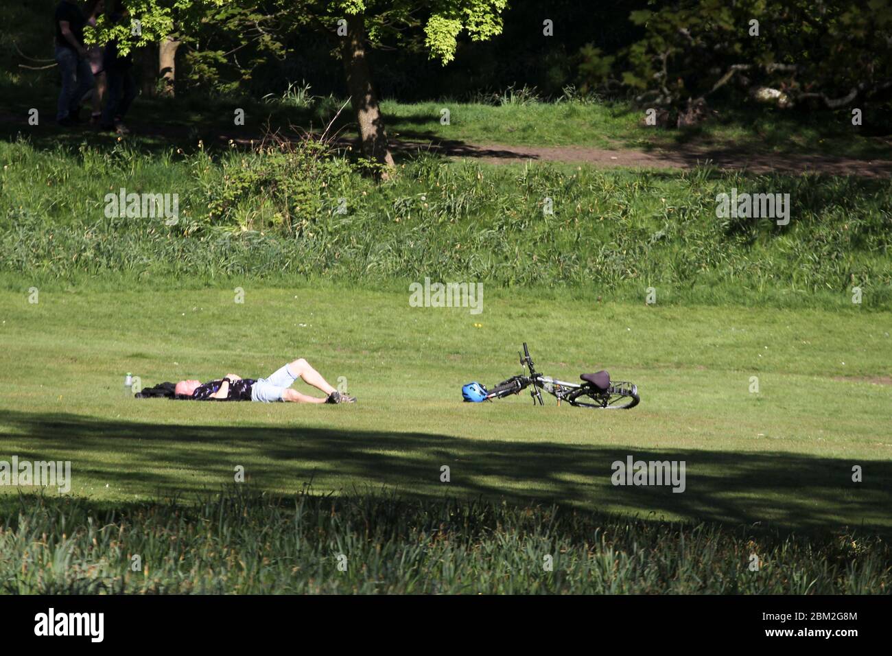 Falkirk, UK. 6th May, 2020. People exercising in glorious afternoon ...