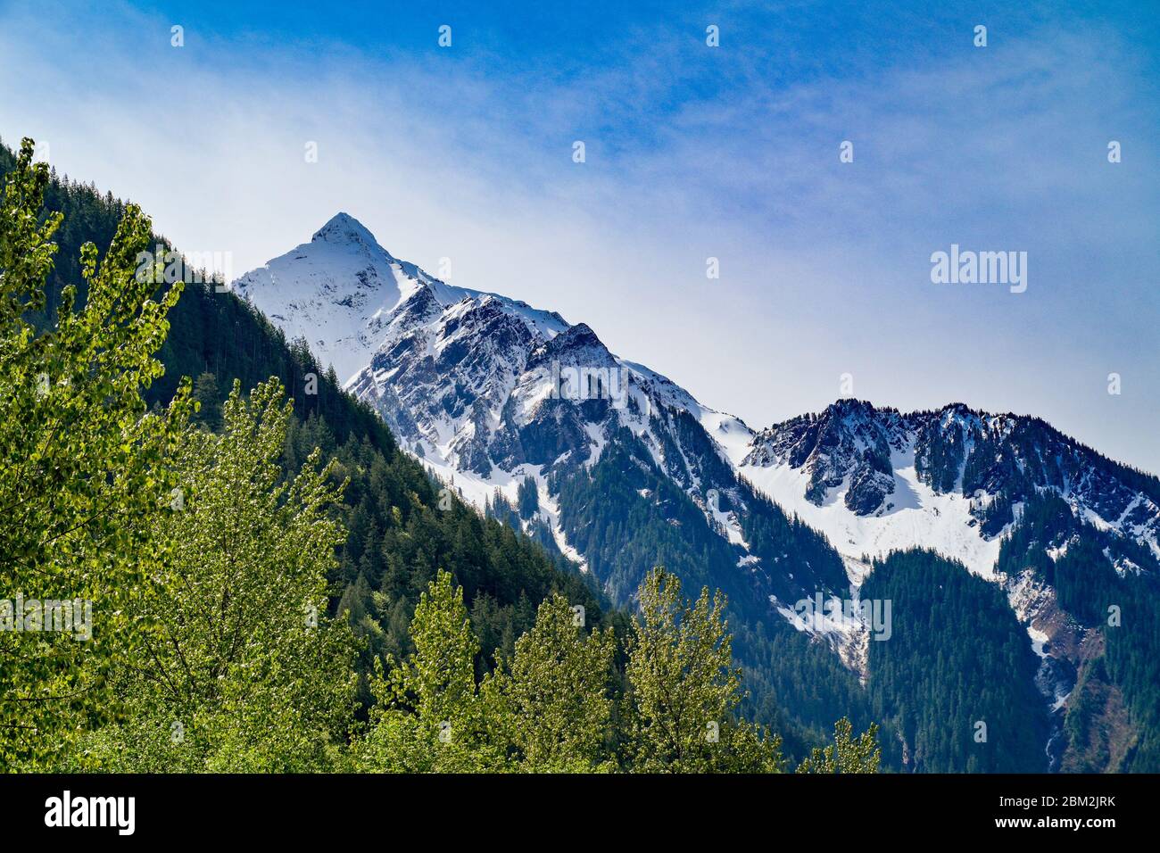Mount slesse hi-res stock photography and images - Alamy