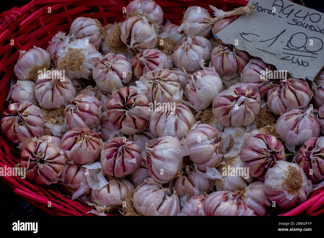 Italian foods. Garlic. Street market. Rome Stock Photo - Alamy