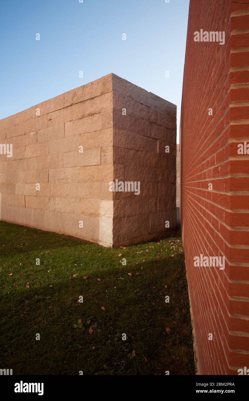 Wavy brick wall hi-res stock photography and images - Alamy