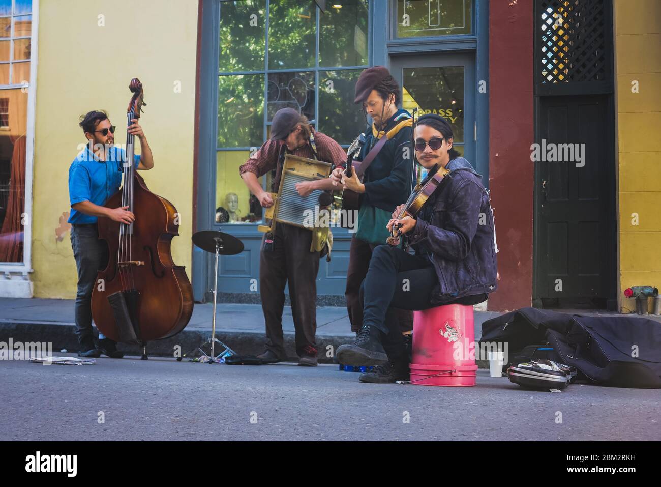 New orleans street performer hi-res stock photography and images - Alamy