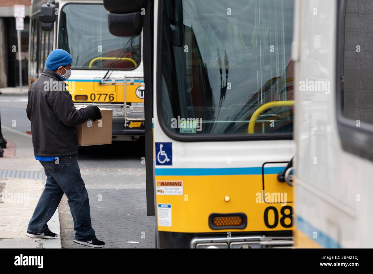 Man boarding bus usa hi-res stock photography and images - Alamy