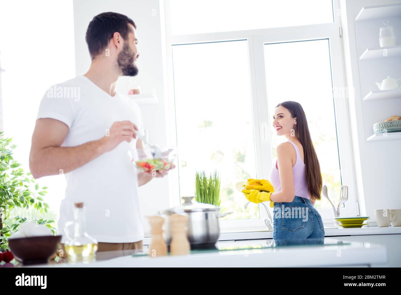 Back view woman cooking in kitchen hi-res stock photography and images ...