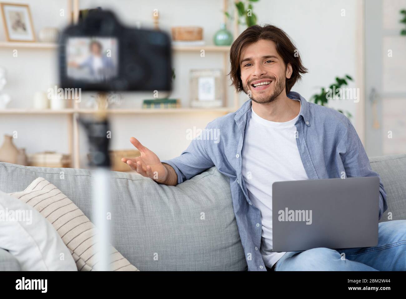 Camera talking filming hi-res stock photography and images - Alamy