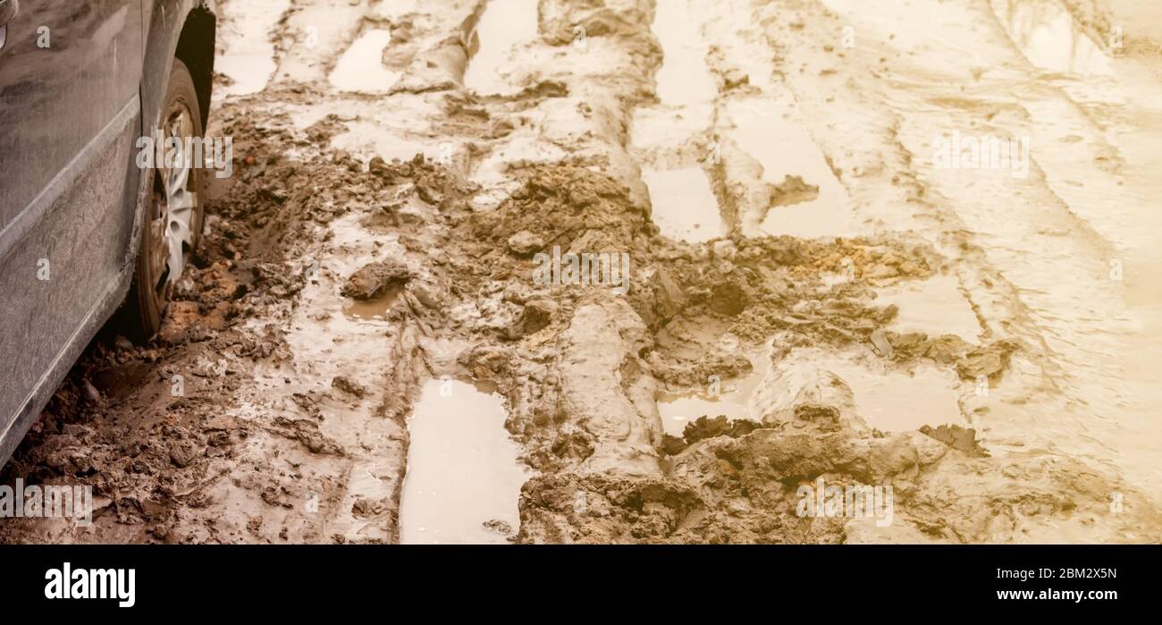 Car stuck in mud rain hi-res stock photography and images - Alamy