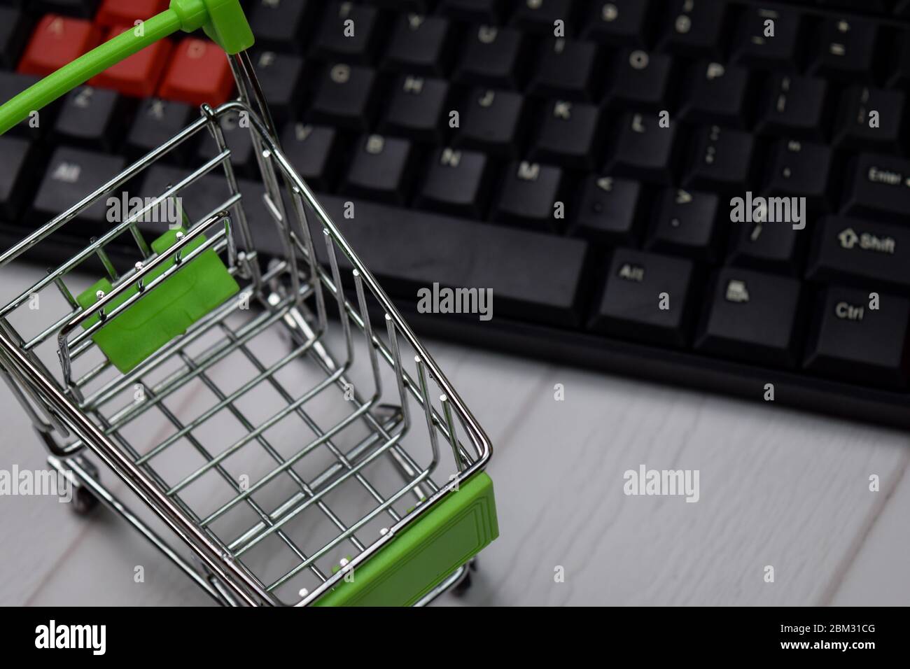 Online shopping mini shop cart hi-res stock photography and images - Alamy