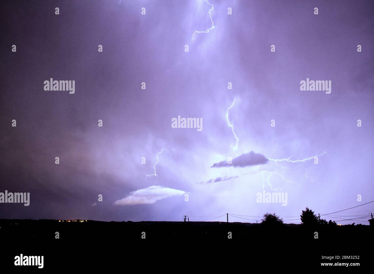 Lightning bolts hi-res stock photography and images - Alamy