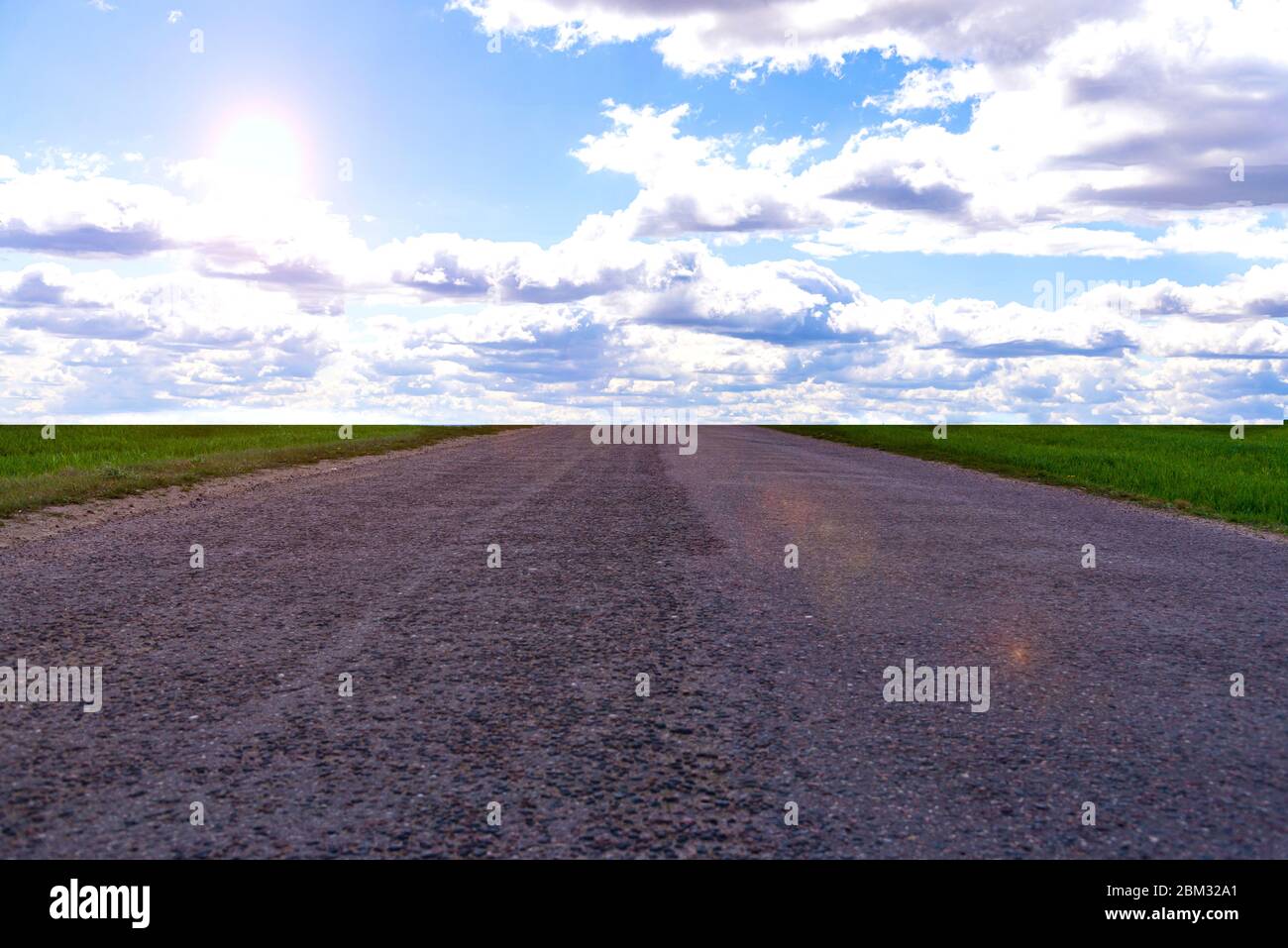 Green light stretch of road hi-res stock photography and images - Alamy