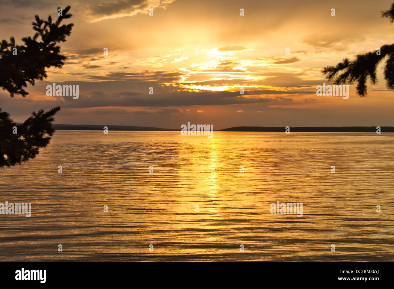 Sunlight over the lake hi-res stock photography and images - Alamy