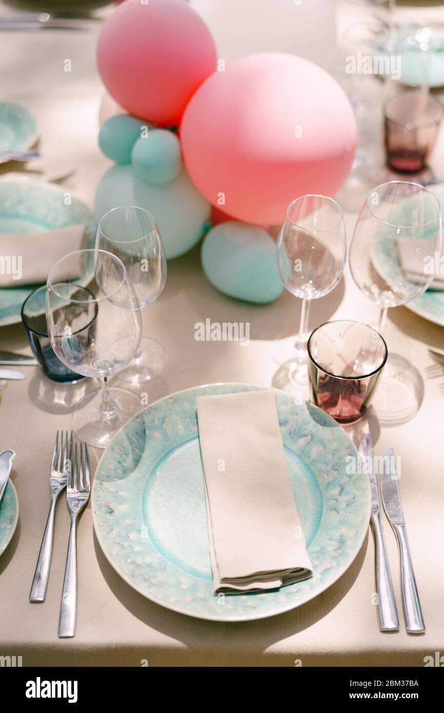 Wedding dinner table reception. Blue plates with a pattern and a napkin ...