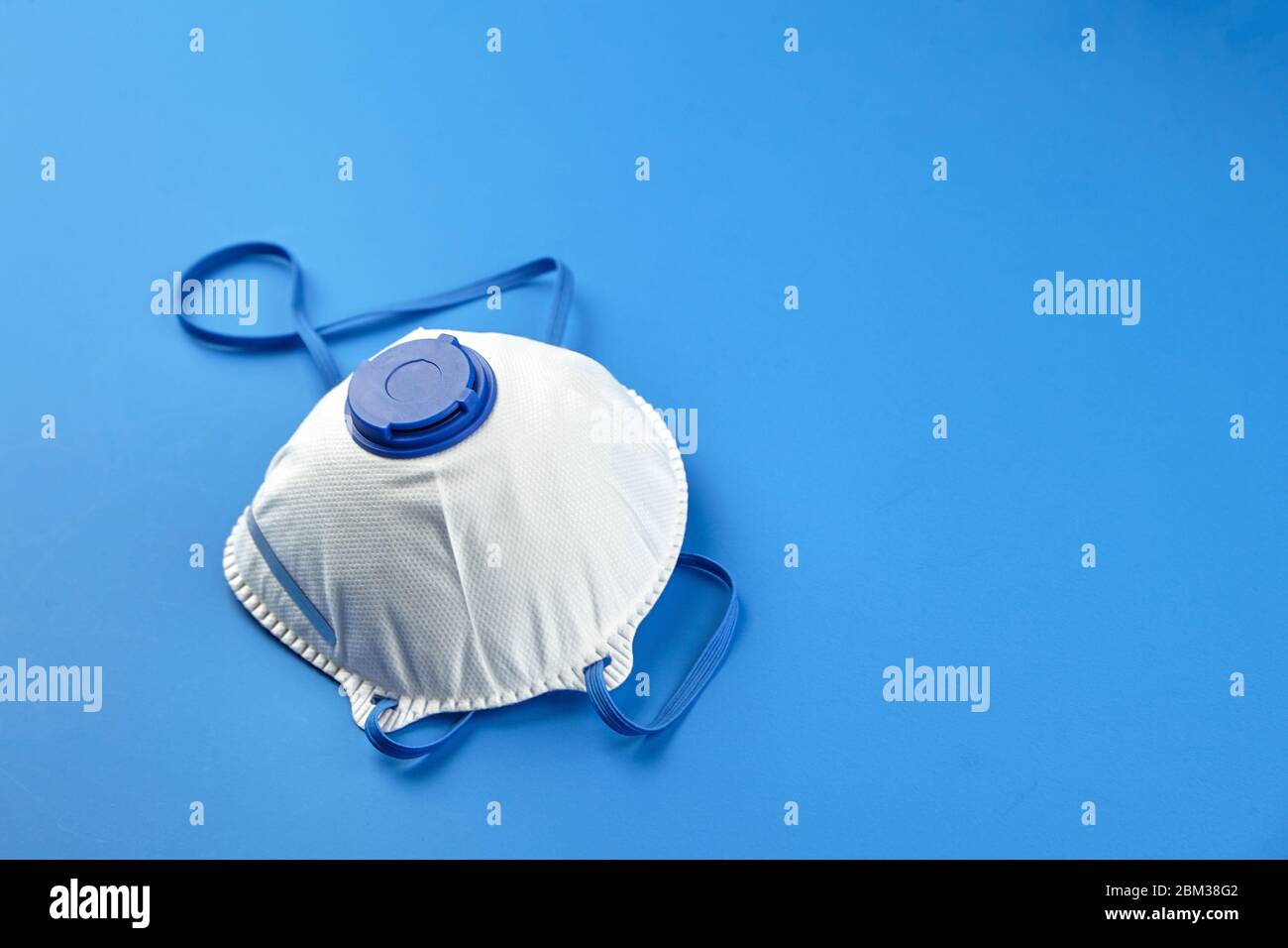 Respirator FFP2, protection against coronovirus COVID-19 pandemic ...