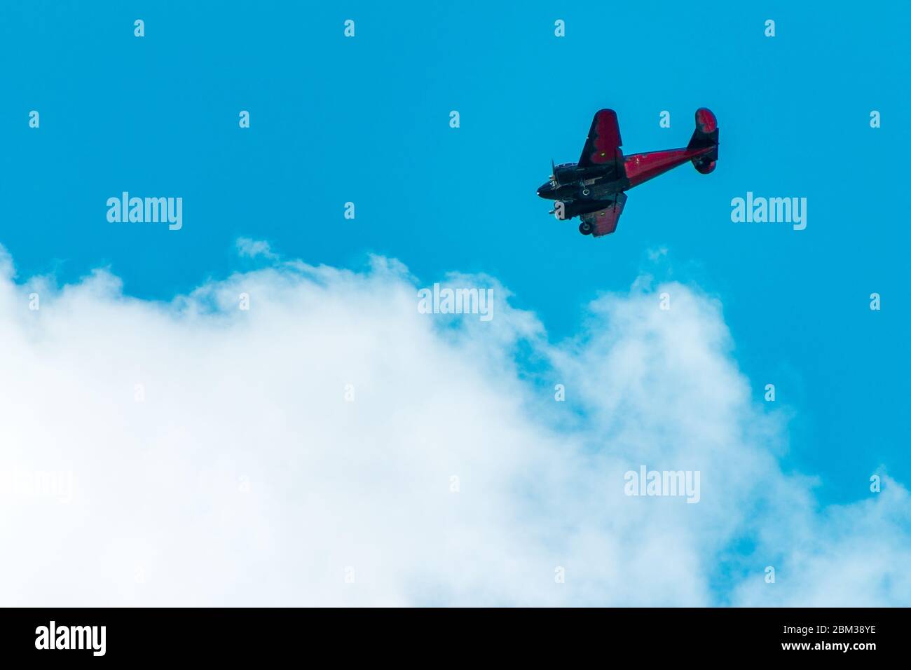Airplane tricks hi-res stock photography and images - Alamy