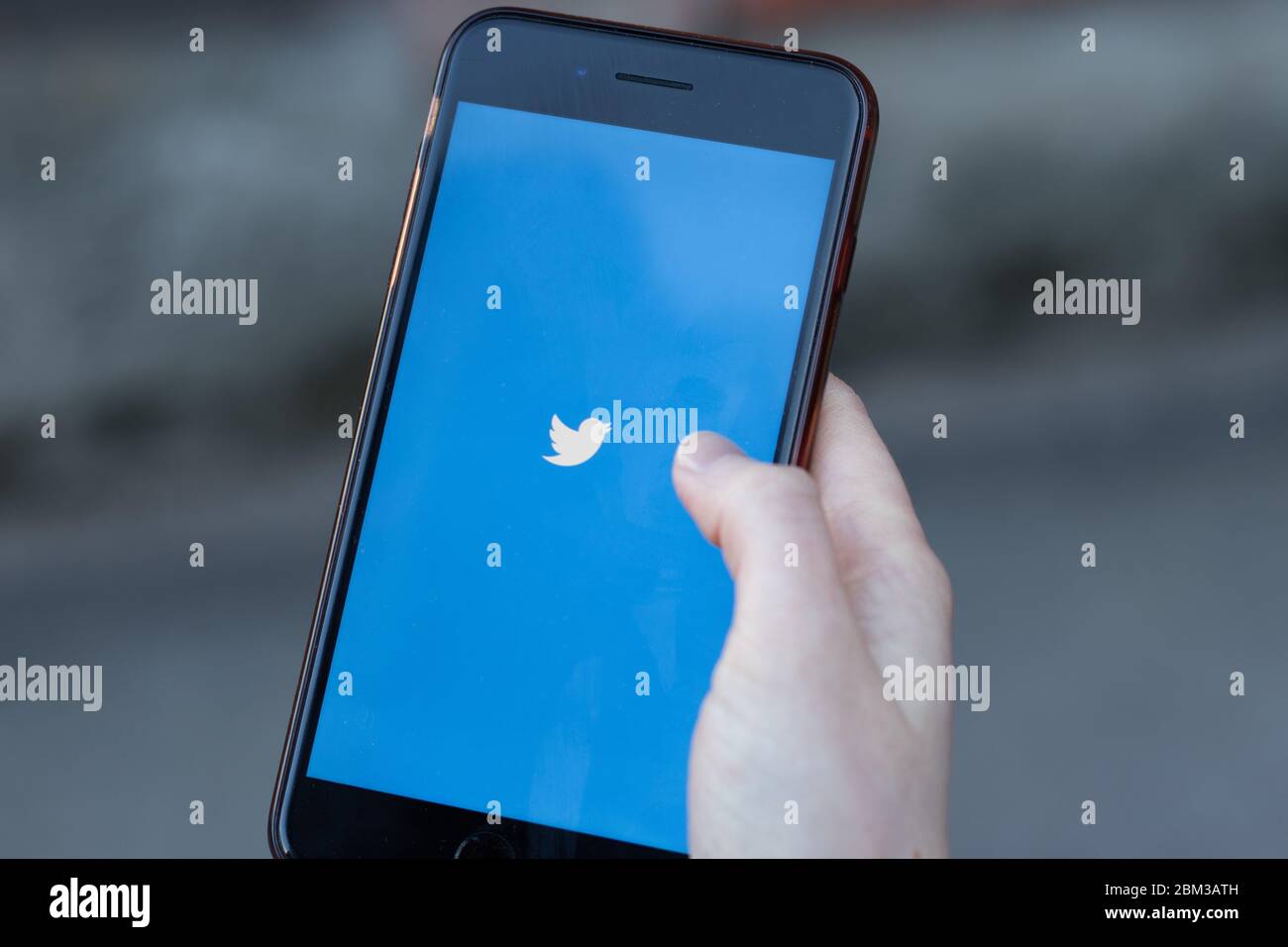 Twitter new logo hi-res stock photography and images - Alamy