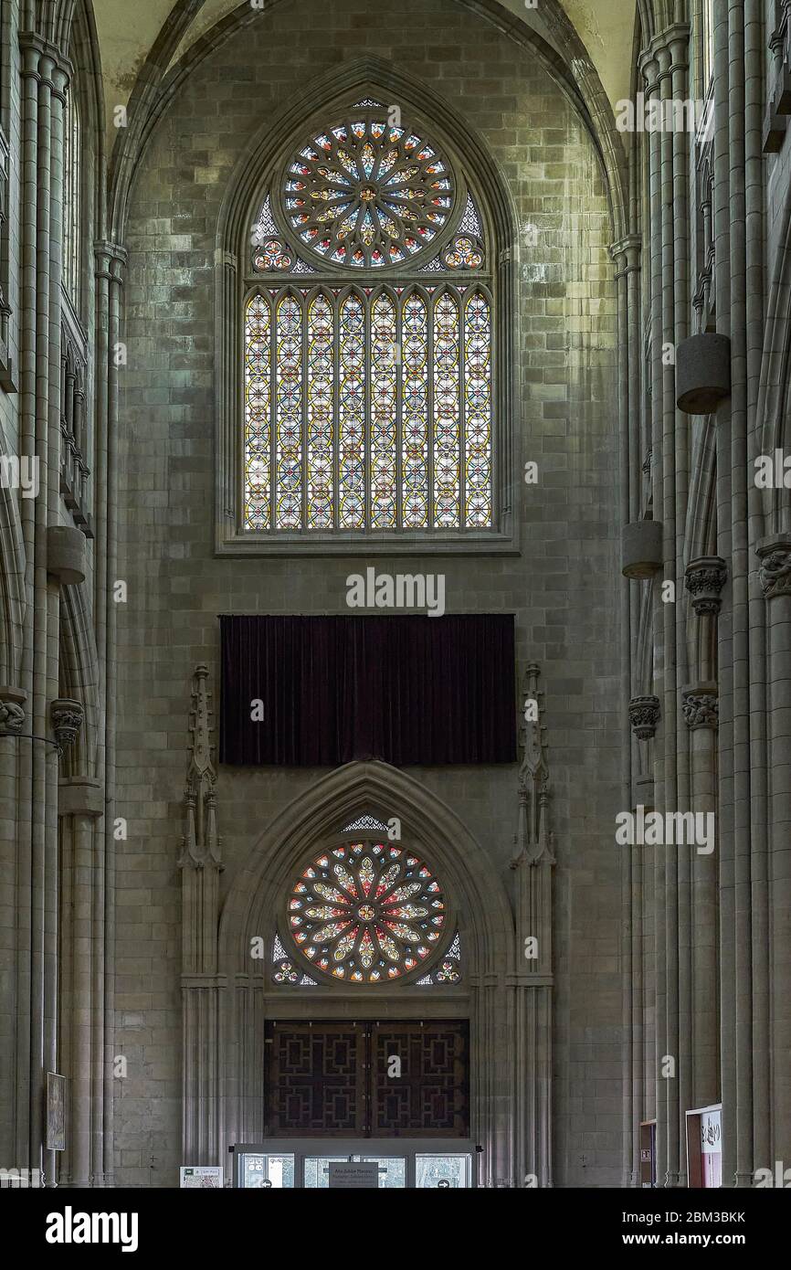 Rose windows hi-res stock photography and images - Alamy