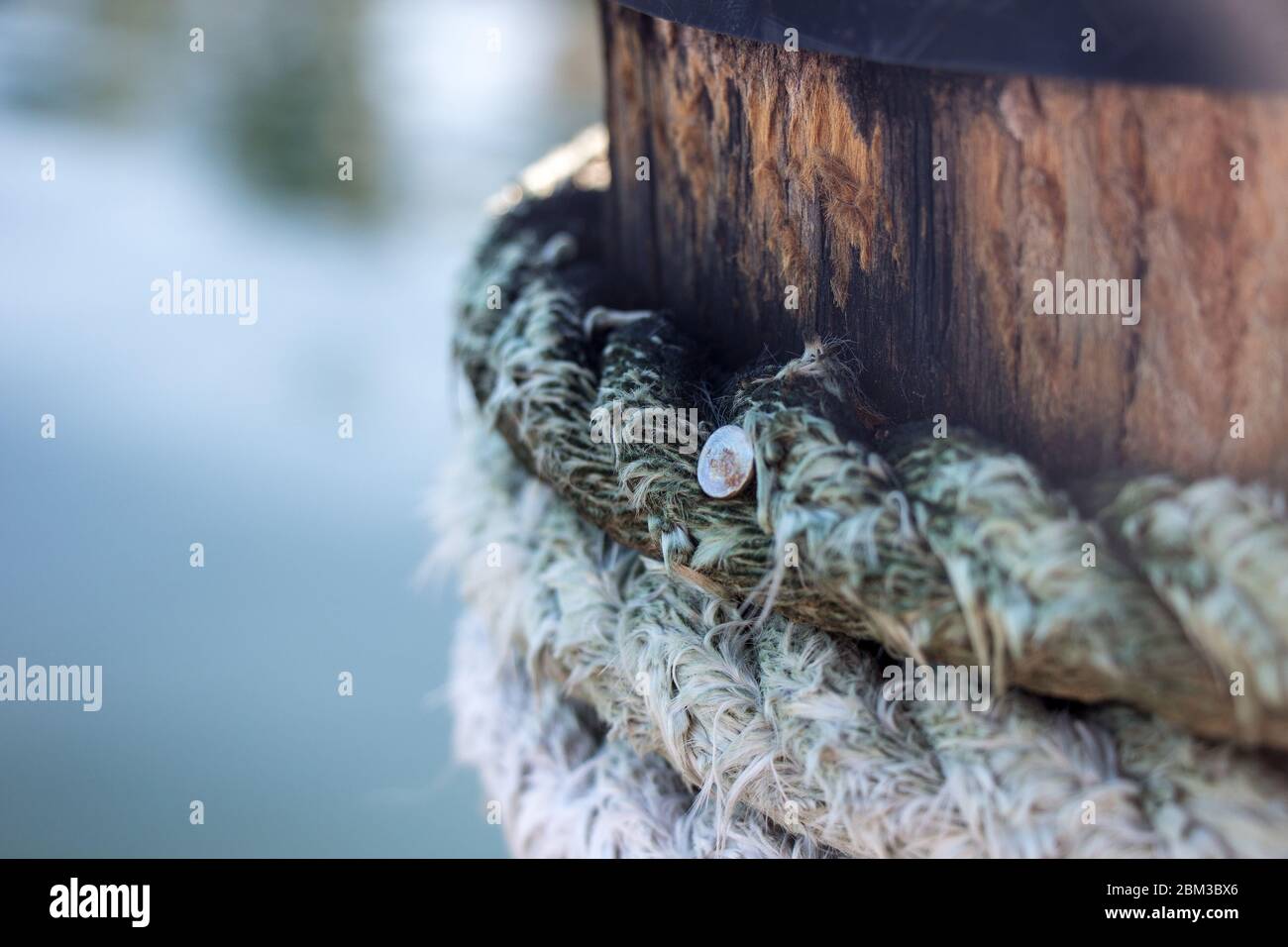 Pole with rope loop hi-res stock photography and images - Alamy