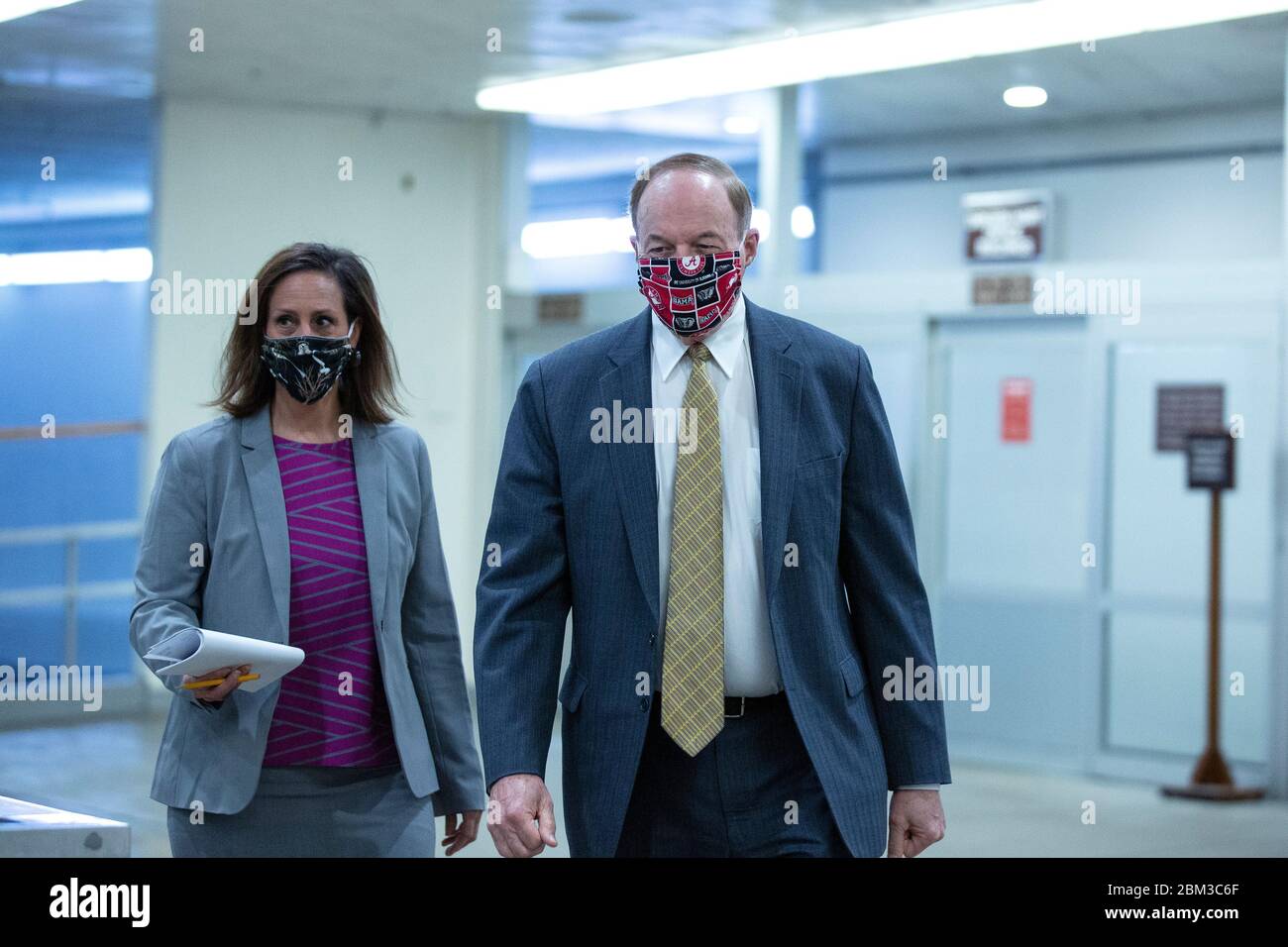 United States Senator Richard Shelby (Republican of Alabama) walks ...