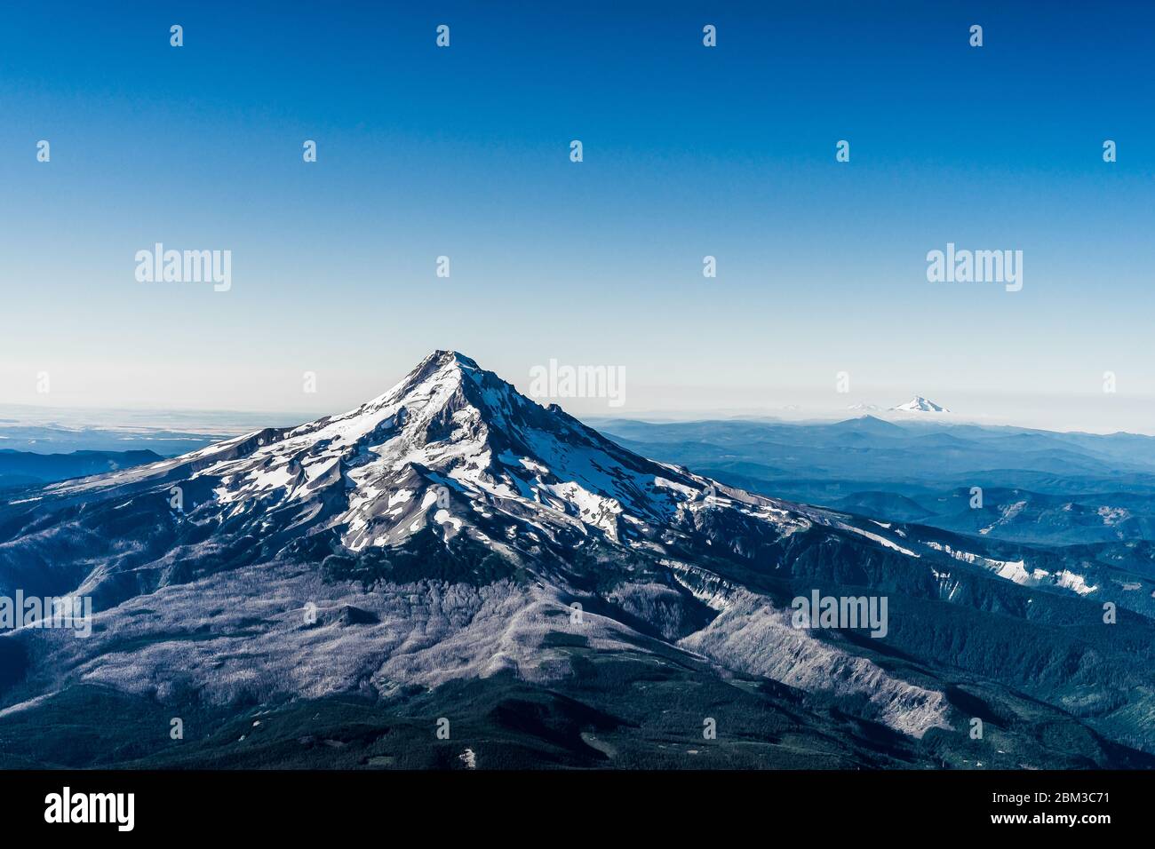 Beautiful snowy mountain in Oregon, Mt. Hood Stock Photo - Alamy