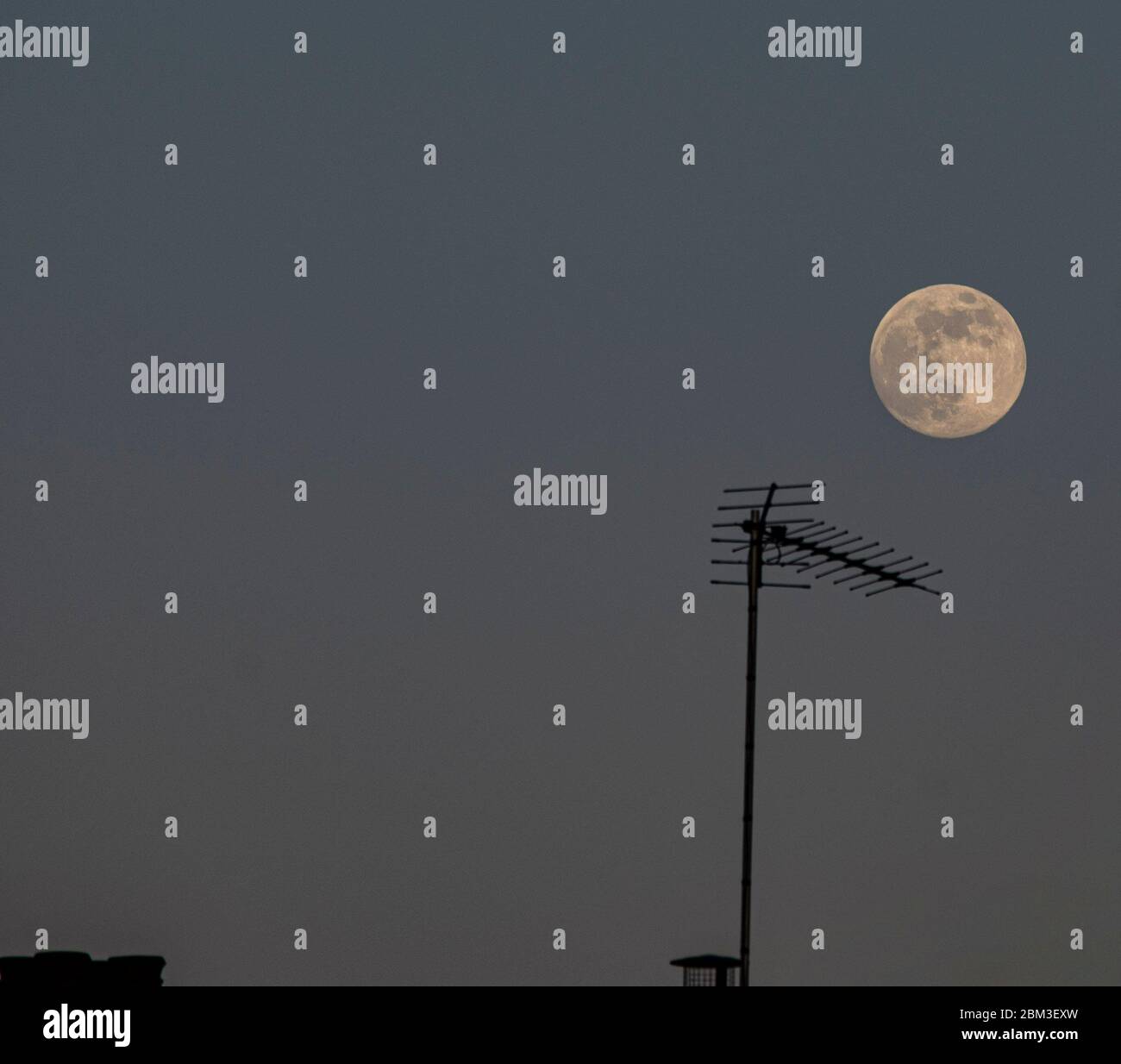 Supermoon May 2020-London Stock Photo - Alamy