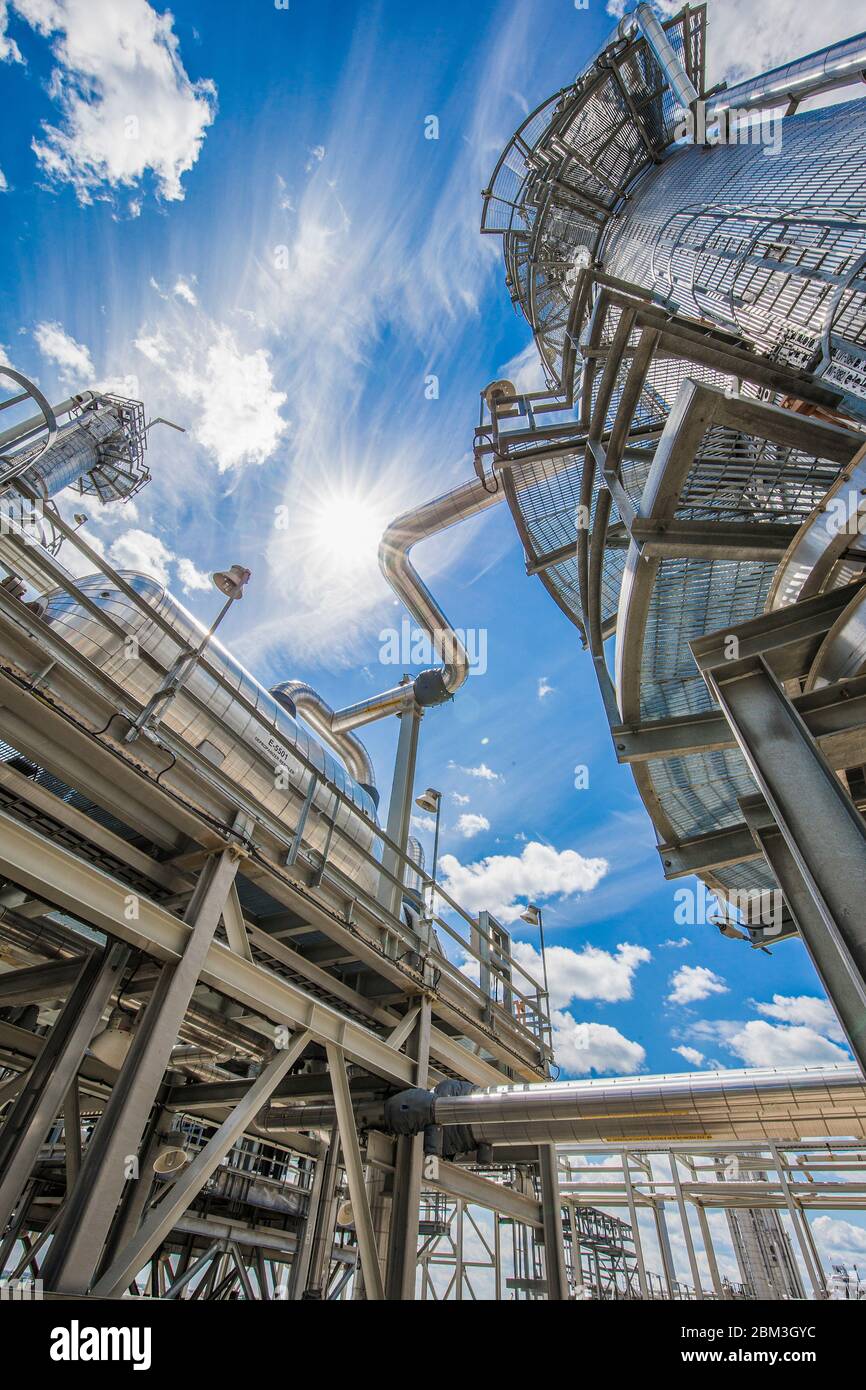 Oil refinery gas flare city hi-res stock photography and images - Alamy