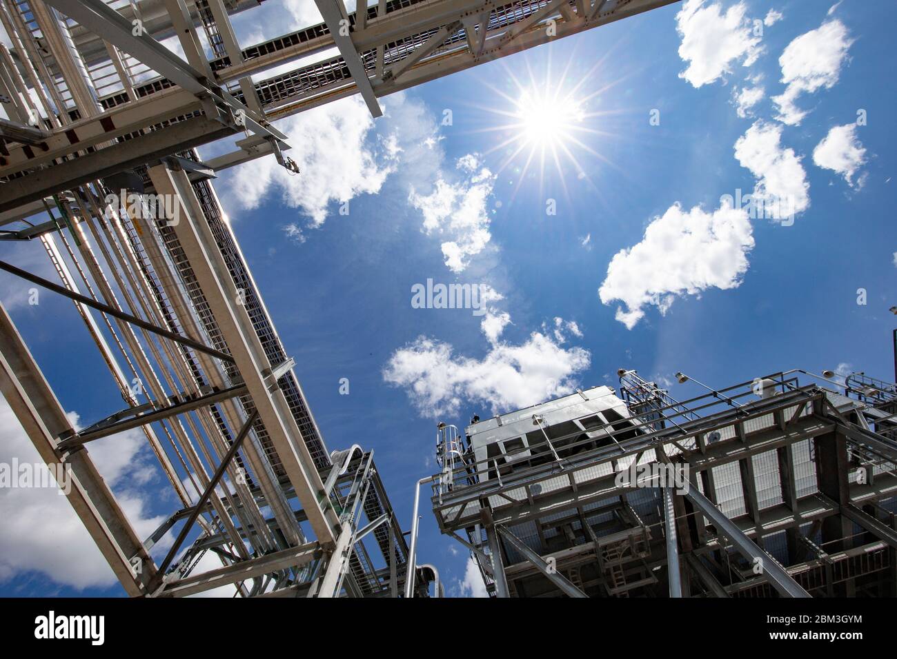 Natural gas plant hi-res stock photography and images - Alamy