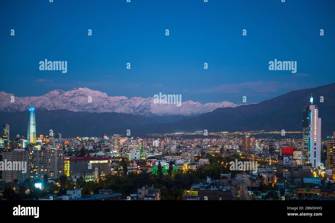 Night view santiago de chile hi-res stock photography and images - Alamy