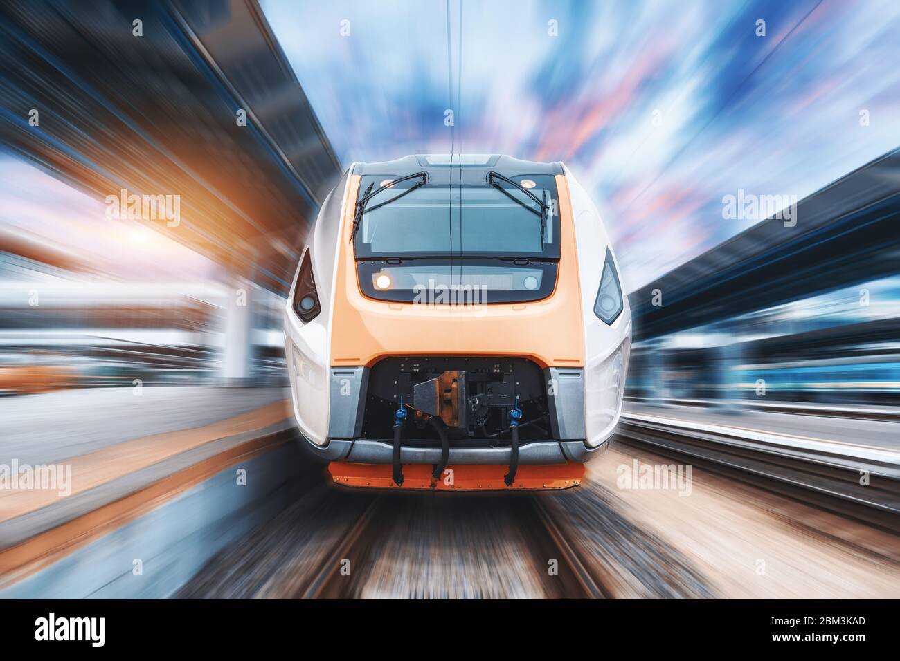 Front of train station hi-res stock photography and images - Alamy