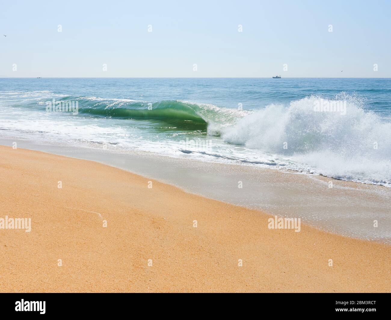 Praia da Nazaré e Praia do Norte, férias, 2019 Stock Photo - Alamy