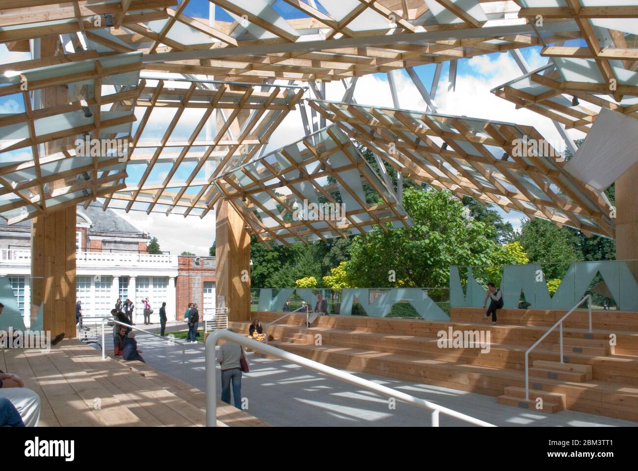 Frank gehry serpentine structure london hi-res stock photography and ...