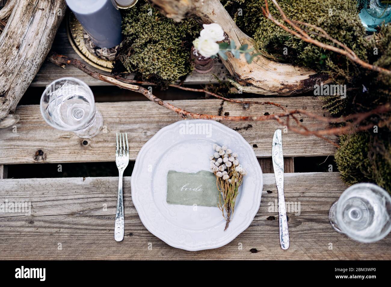 Wedding dinner table reception. An impromptu table for two of the ...