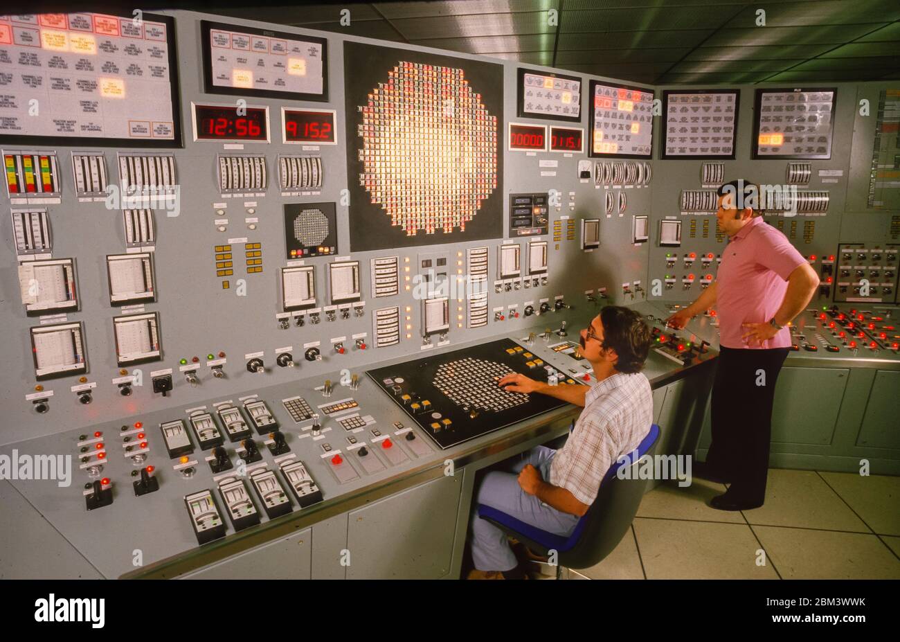 Nuclear control room 1980s hi-res stock photography and images - Alamy