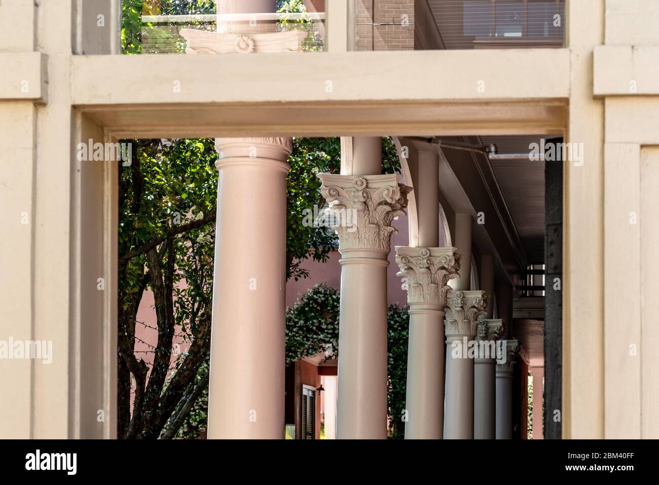 Veranda columns hi-res stock photography and images - Alamy