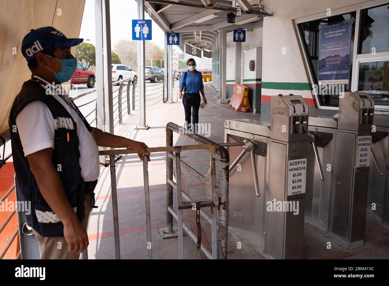 Matamoros, Mexico. 06th May, 2020. a woman returns to the Mexican side ...
