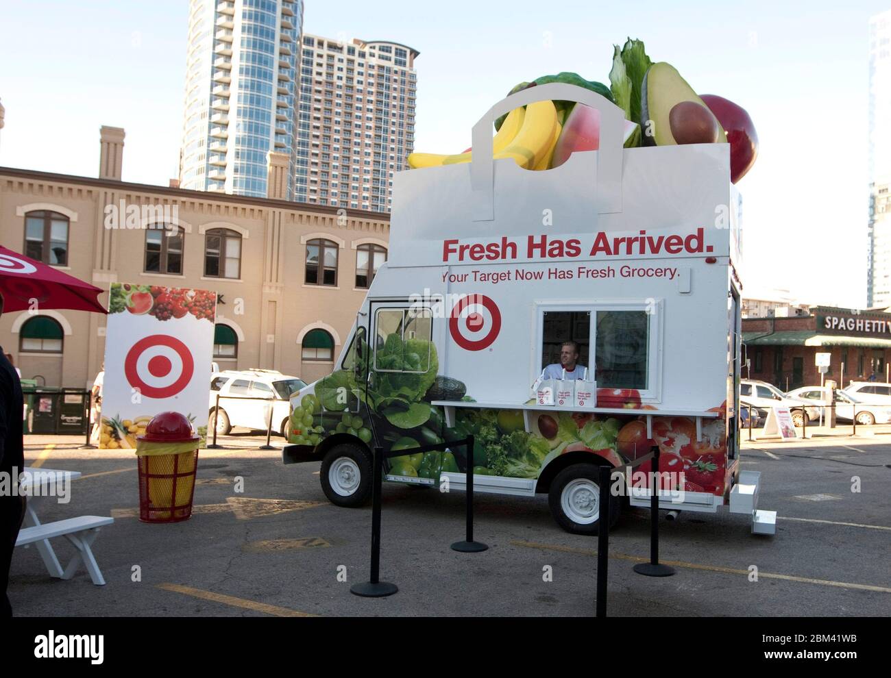 Giant sized fruits and vegetables hi-res stock photography and images ...