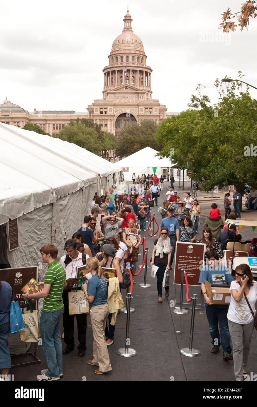 Attendees in line hi-res stock photography and images - Alamy