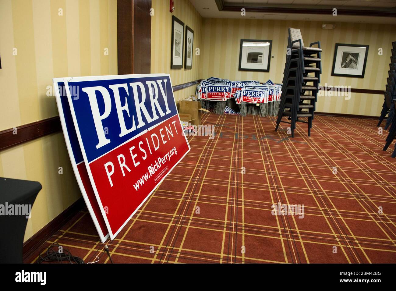 Suspended campaign hi-res stock photography and images - Alamy