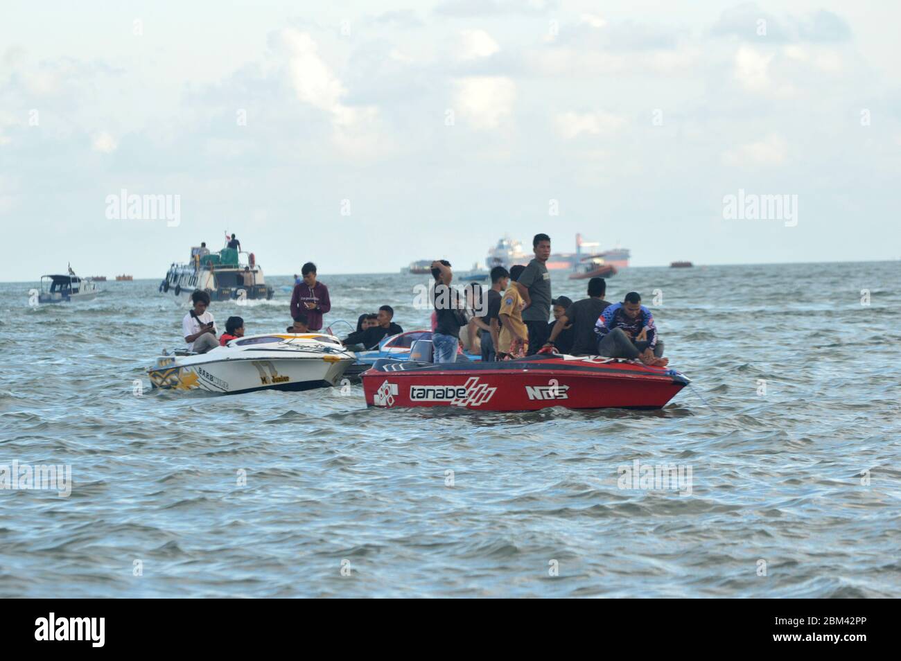 Fast speedboat team hi-res stock photography and images - Alamy