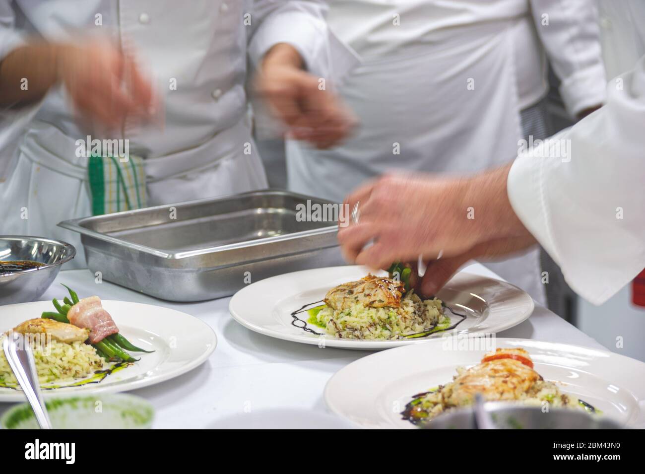 Plating meals hi-res stock photography and images - Alamy