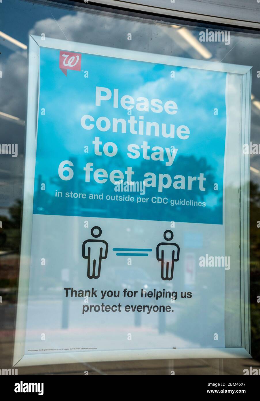 6 feet distance sign hi-res stock photography and images - Alamy