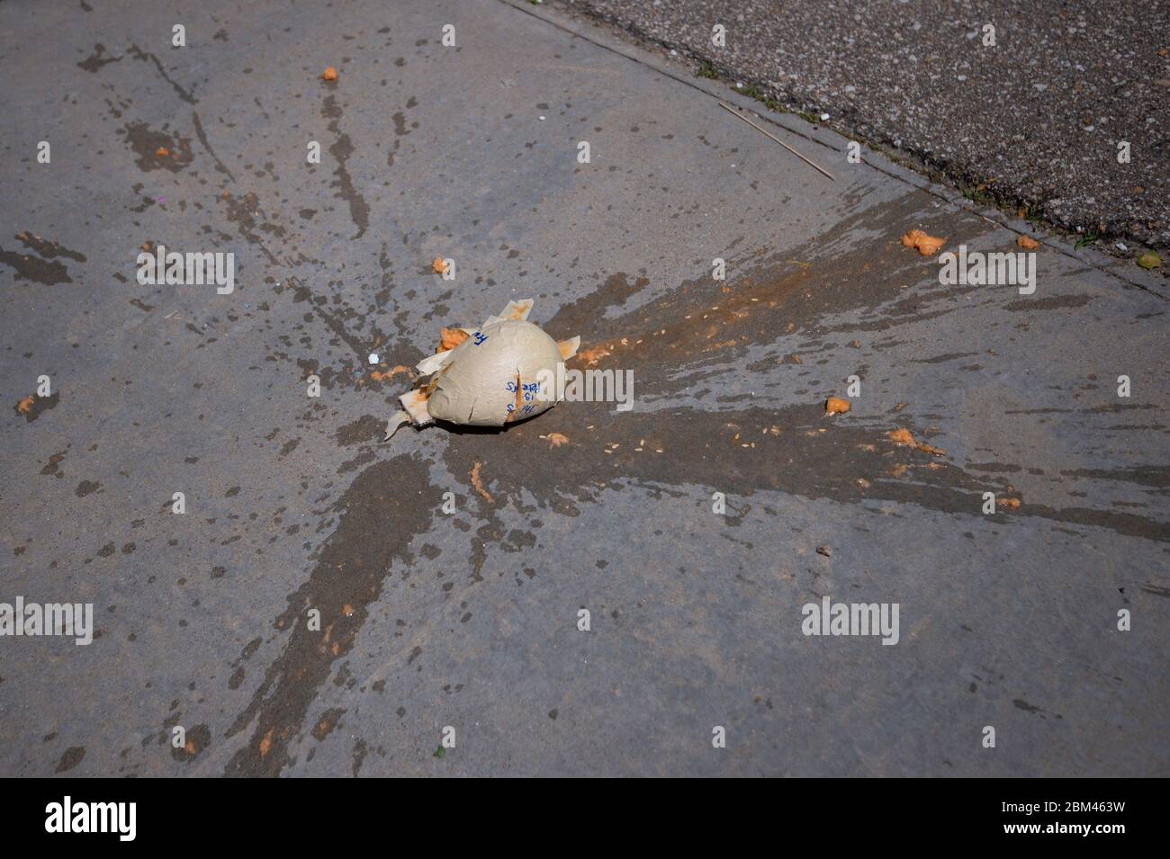 Egg drop experiment hi-res stock photography and images - Alamy