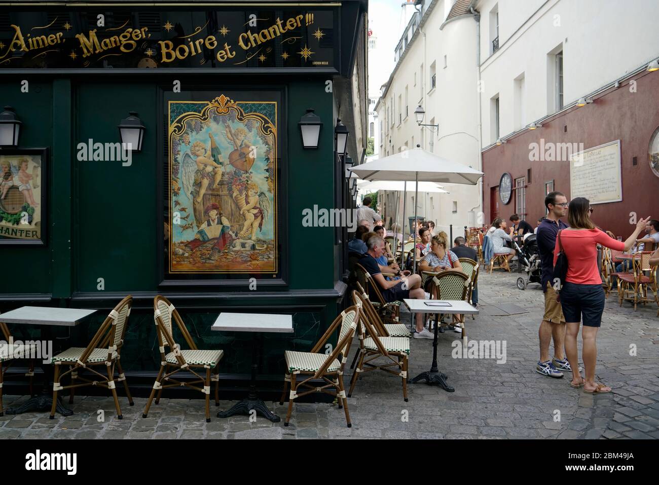 French cafe bar hi-res stock photography and images - Alamy