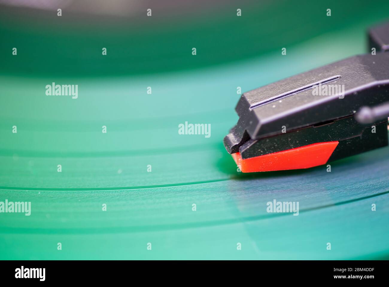 Close up shot of record needle on vinyl Stock Photo - Alamy