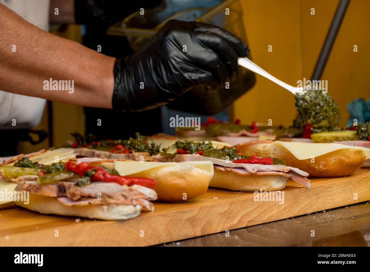 Subway food preparation hi-res stock photography and images - Alamy