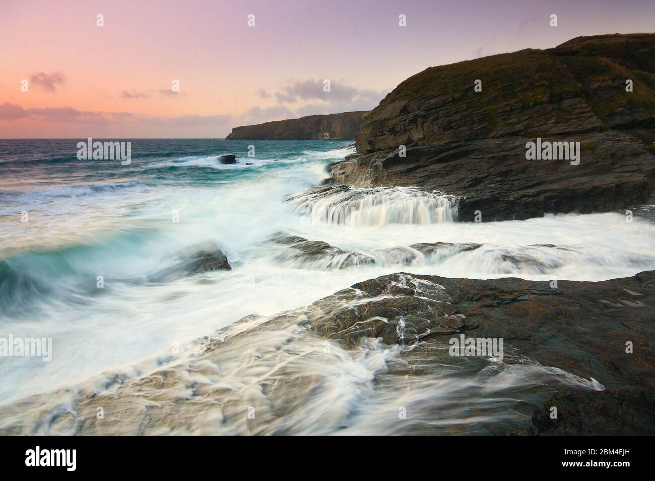 Trebarwith strand in Cornwall, UK Stock Photo - Alamy