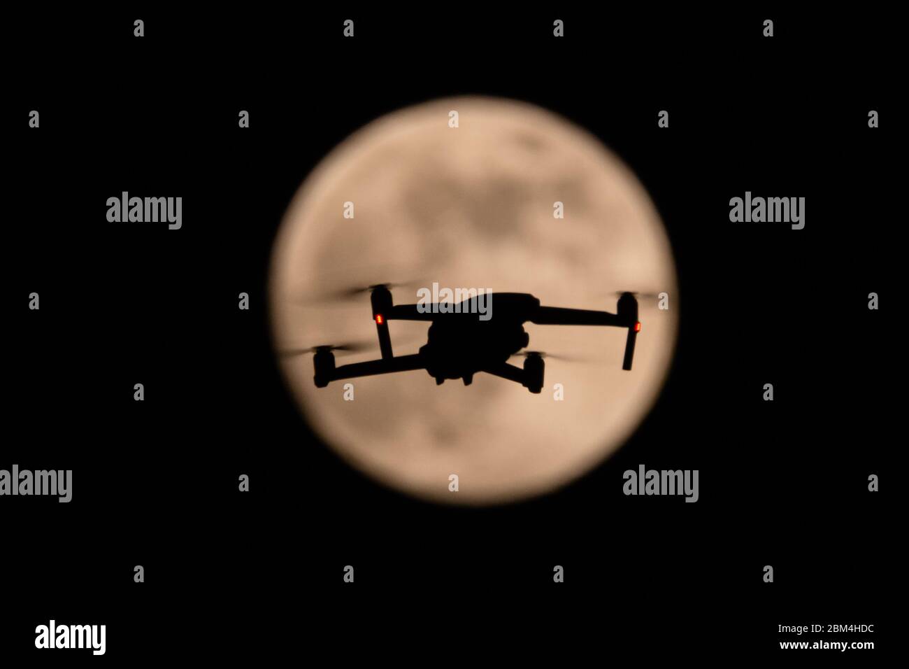 Appears larger hi-res stock photography and images - Alamy