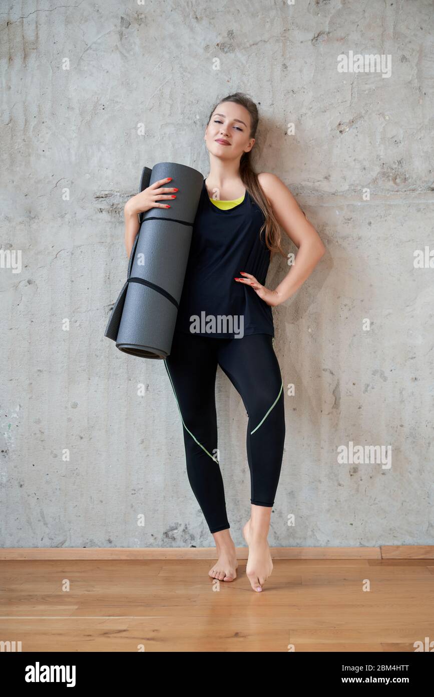 Hand on waist hi-res stock photography and images - Alamy