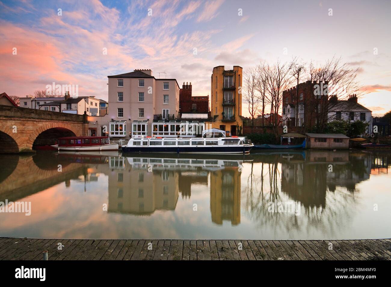 Boats near Folly Bridge on river Thames in Oxford Stock Photo - Alamy