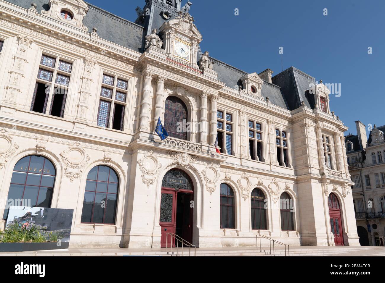 Market square in poitiers hi-res stock photography and images - Alamy