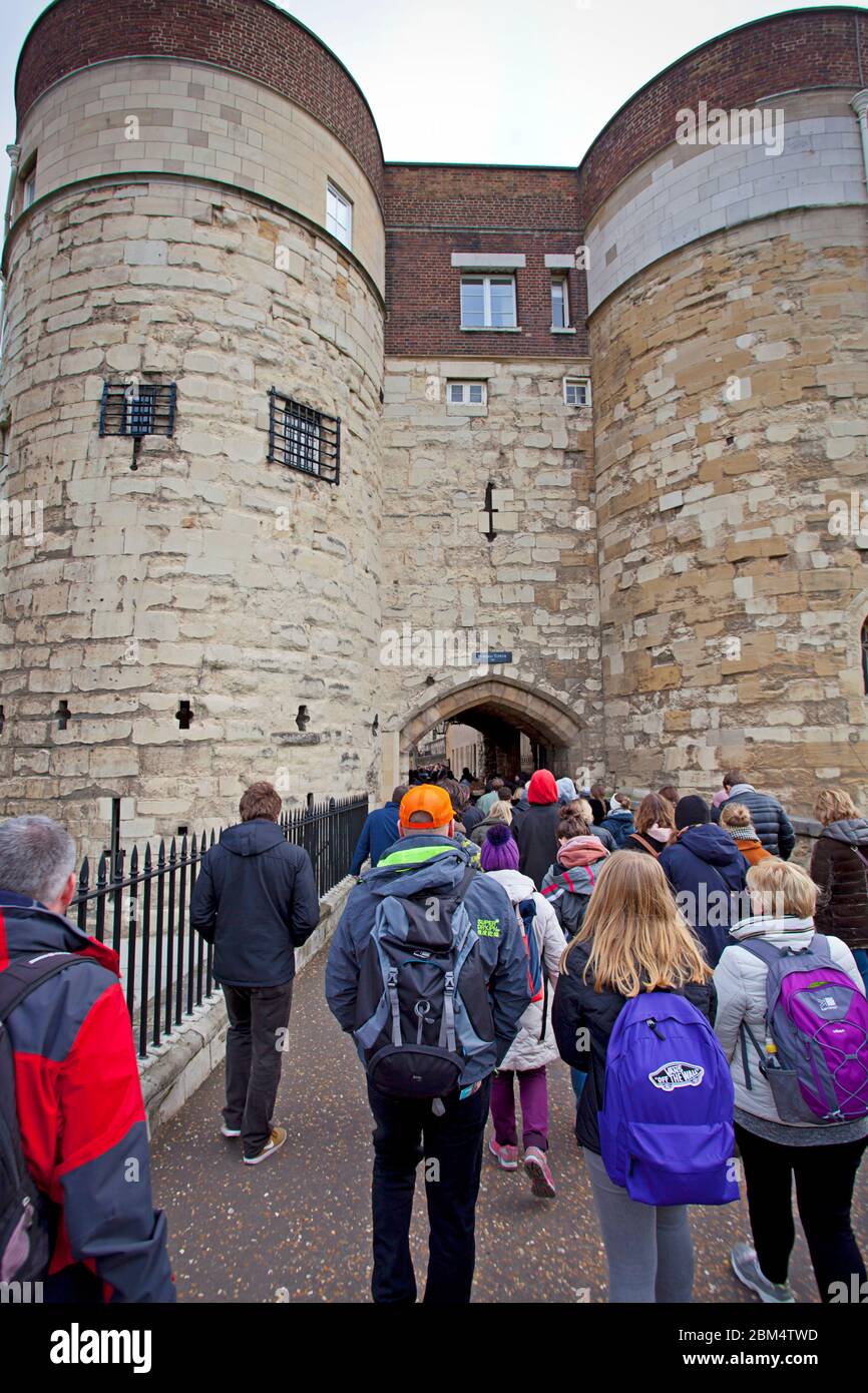 Visitors arriving at the Tower of London Stock Photo - Alamy