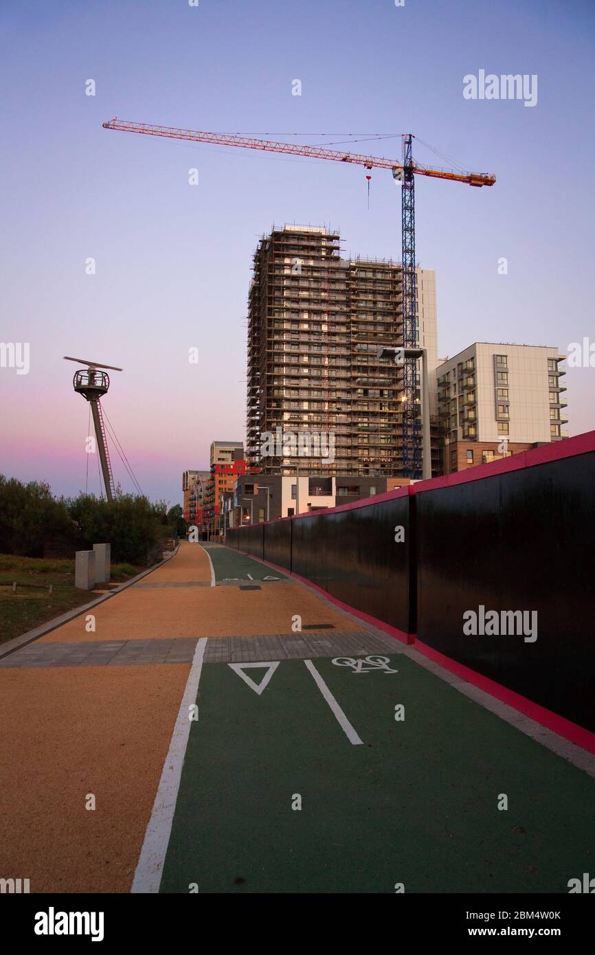 Thames path cycling greenwich hi-res stock photography and images - Alamy