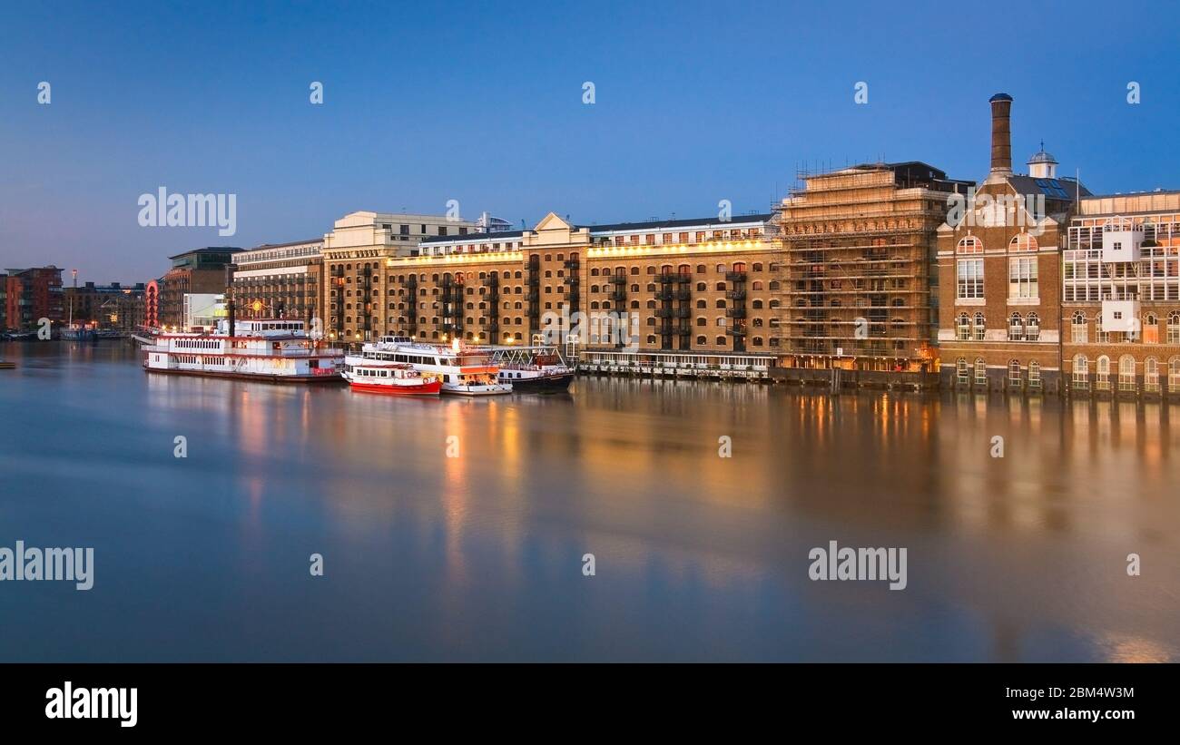 Historic buildings and boats along Thames in London Stock Photo - Alamy